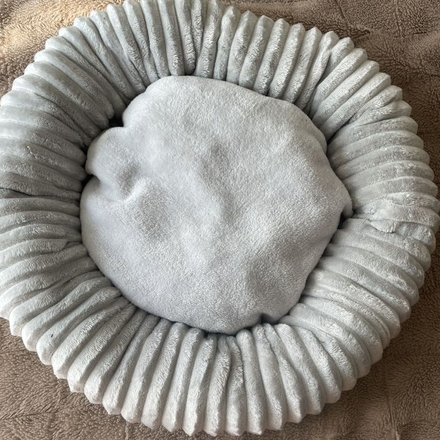 Лежанка для кошек и собак новая