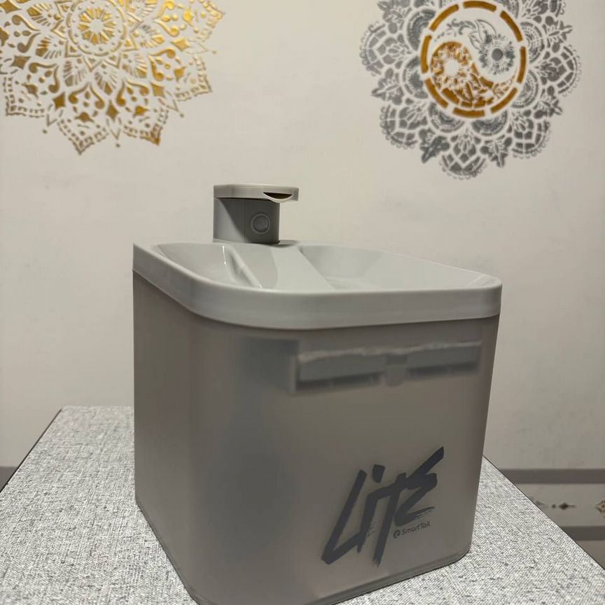 Фонтанчик для кошек и собак