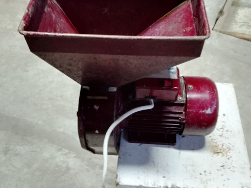 Крупорушка зернодробилка