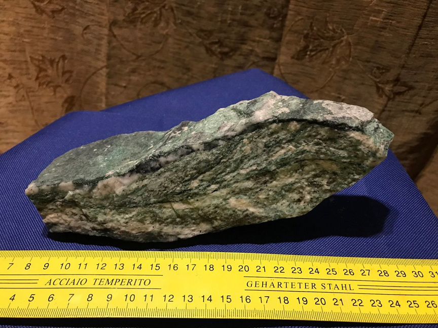 Камень лиственит