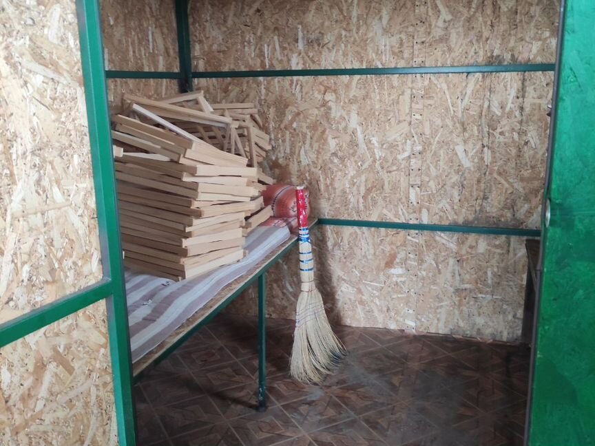 Пчеловодческий прицеп с ульями