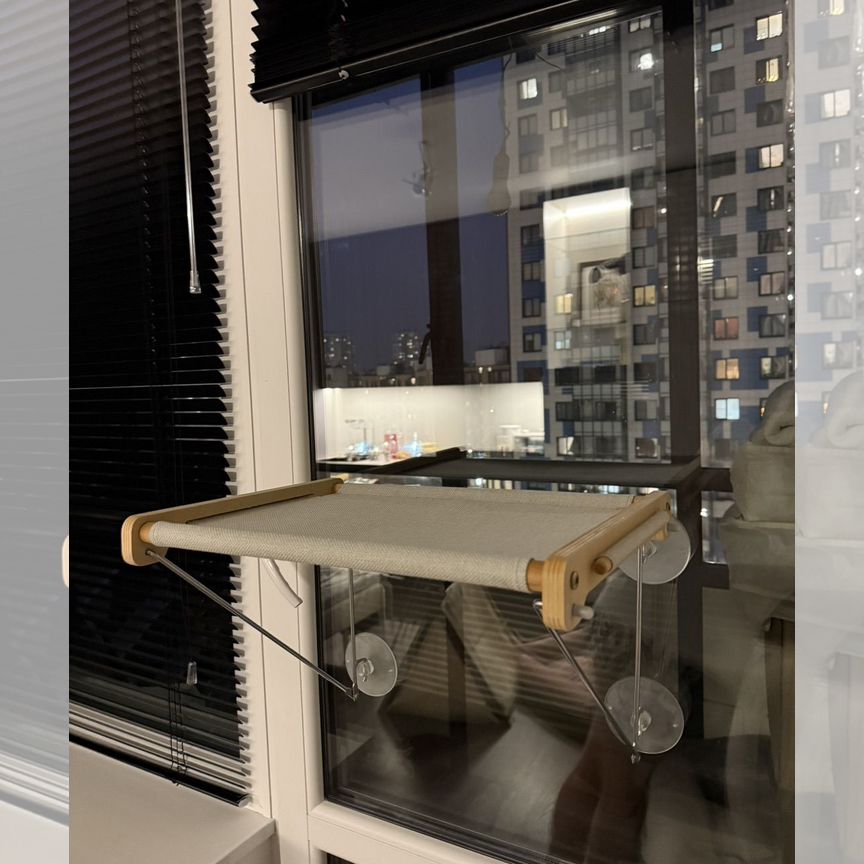 Лежанка на окно для кошек