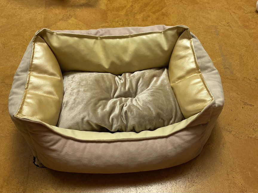 Лежанка для собак и кошек