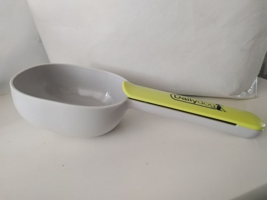 Совок для корма животных