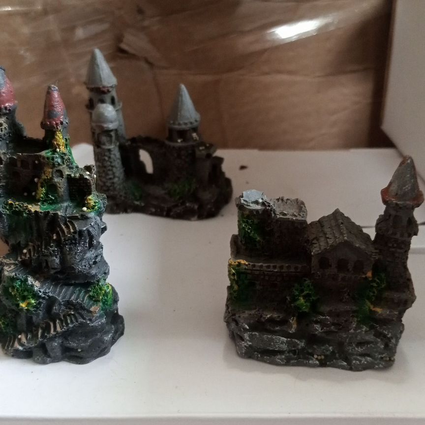 Замки в аквариум