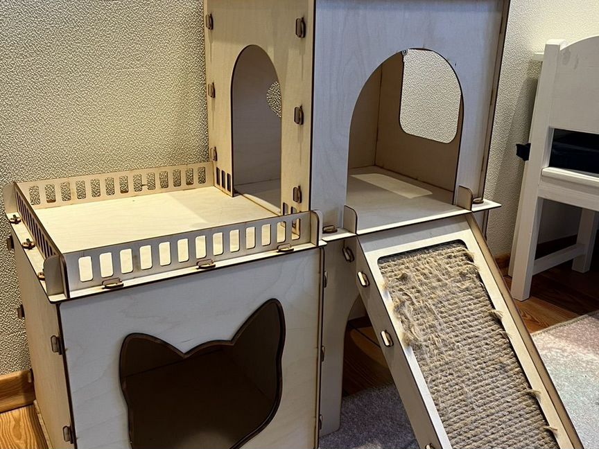 Домик для кота с когтеточкой