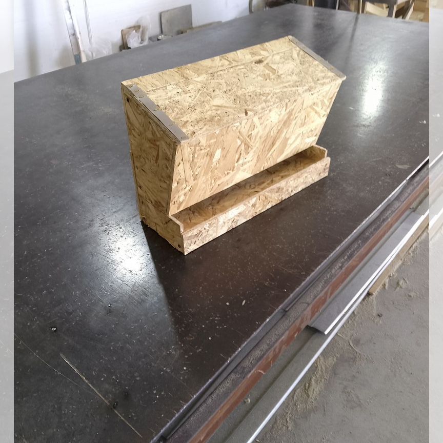 Кормушка для кур