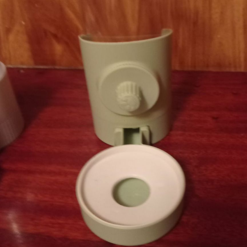 Поилка для грызунов, кошек подвесная