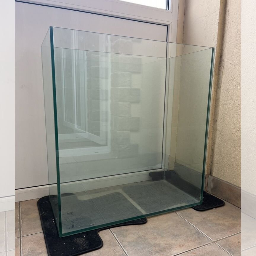 Аквариум на подставке