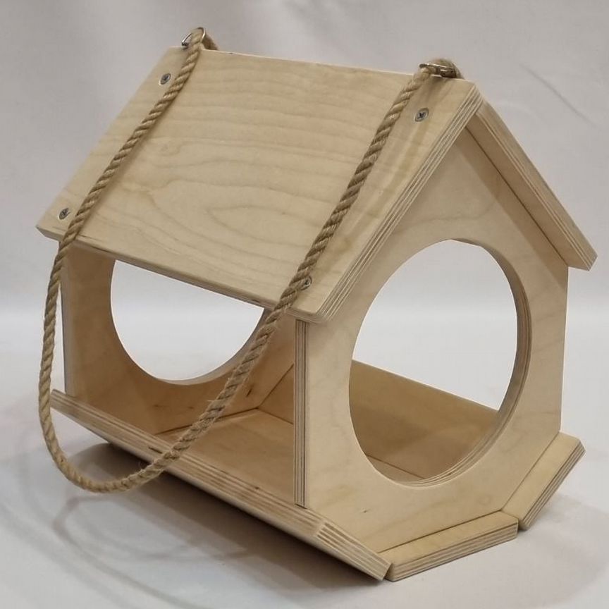 Кормушка для белок и птиц