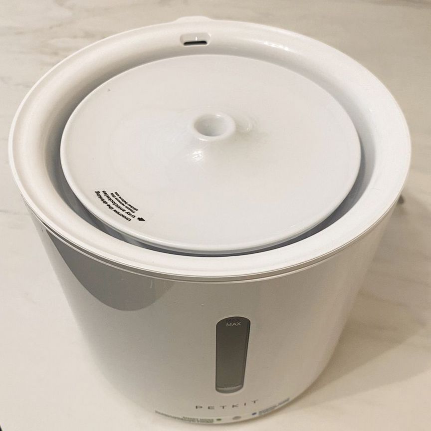 Поилка для кошек и собак