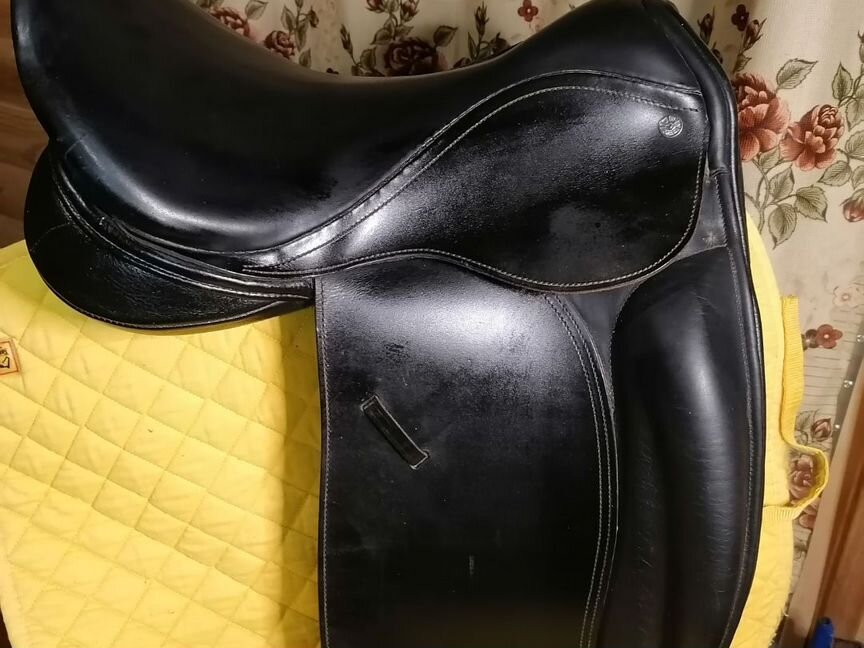 Седло выездковое Гермида модель "диамант"