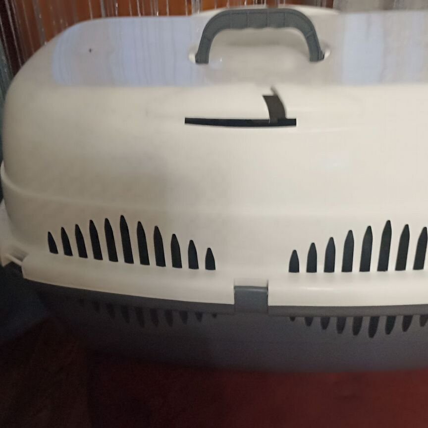 Переноска для животных пластиковая