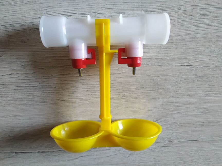 Ниппельная поилка для кур и перепелов