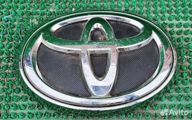 Эмблема передняя Toyota Fortuner GGN155 2015 купить во Владивостоке | Авито