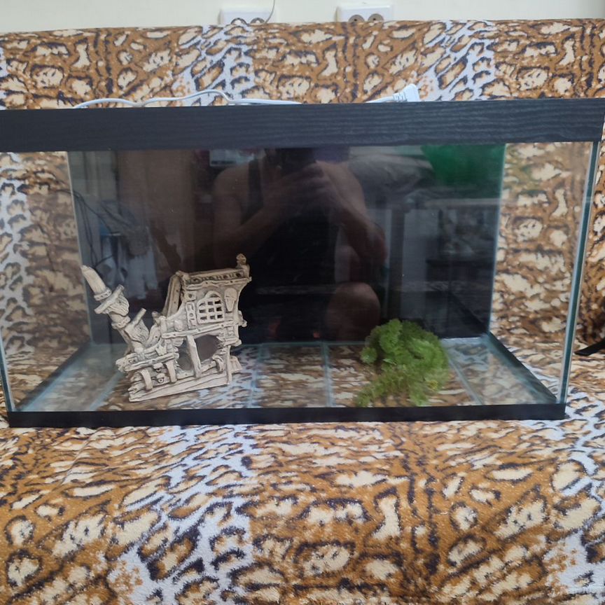 Аквариум большой с крышкой