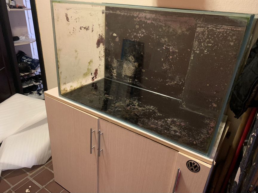 Морской аквариум с тумбой