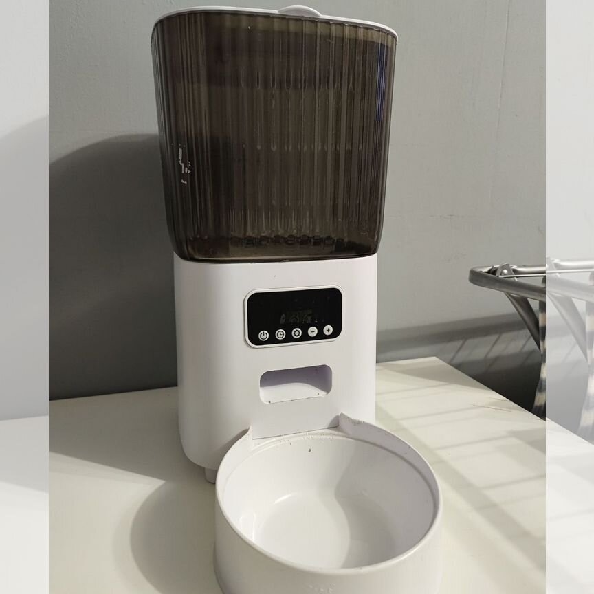 Автоматическая кормушка для собак, кошек, животных