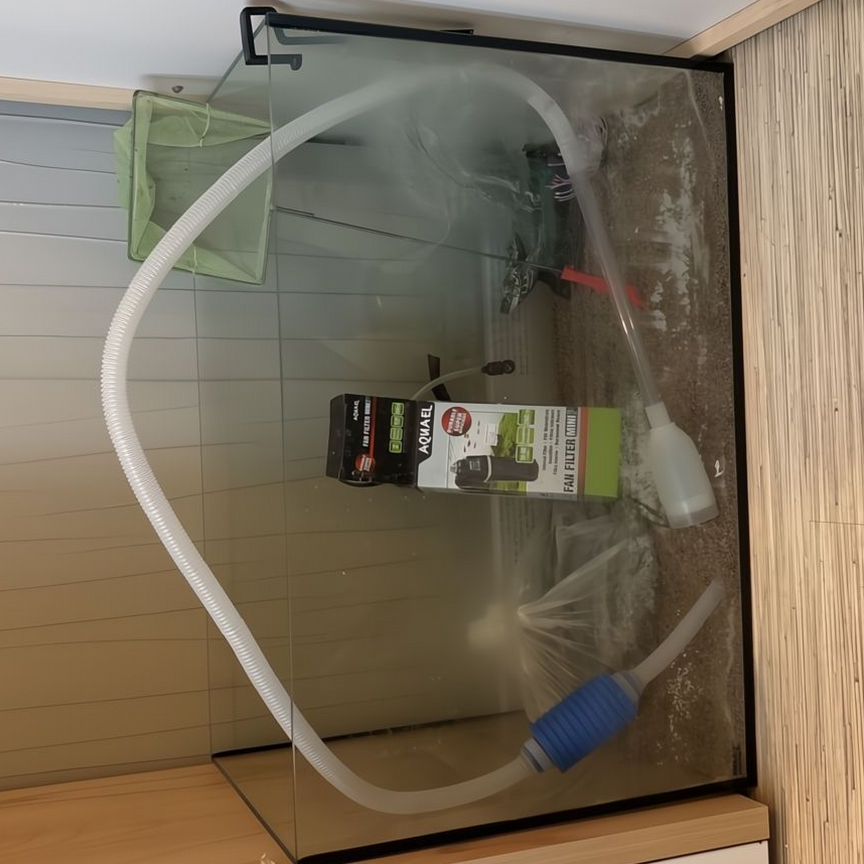 Аквариум, фильтр, насос, песок, камни