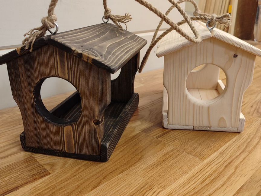 Кормушка для птиц и белок