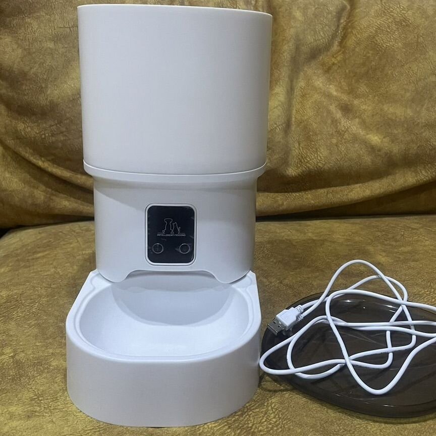 Автокормушка для кошек и собак мелких пород