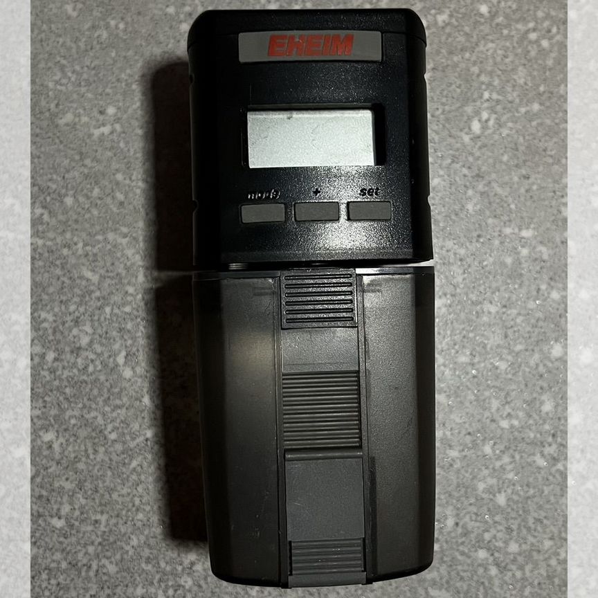 Автоматическая кормушка для аквариума Eheim