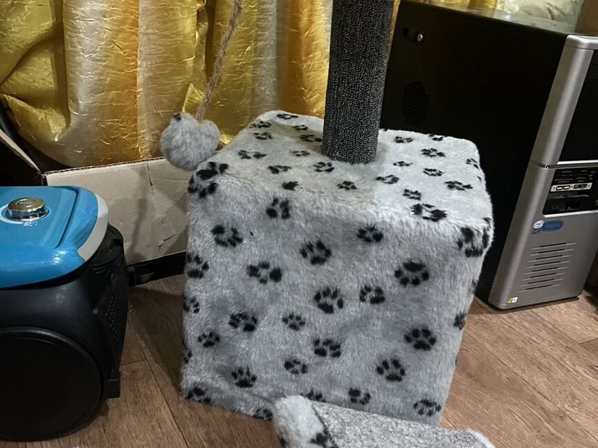 Домик для кошки с ногтеточкой