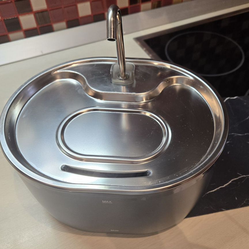 Автоматическая поилка для кошек и собак