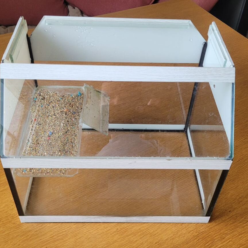 Аквариум для черепахи с мостиком