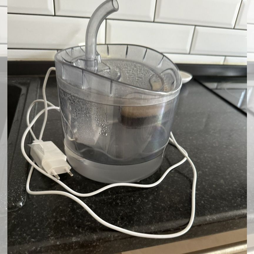 Продам поилку для кошек
