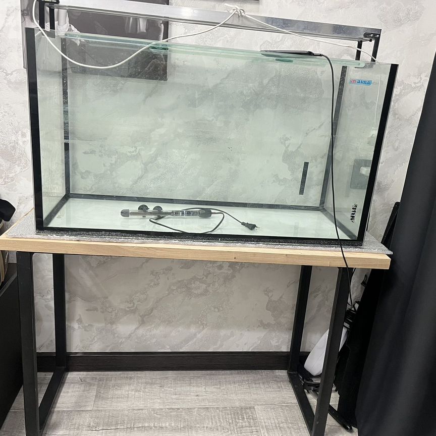Аквариум с столешницей и профессиональным светом