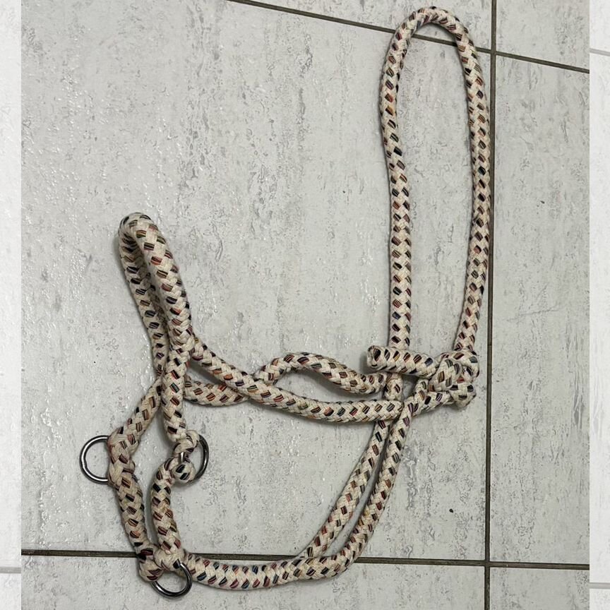 Веревочный недоуздок с кольцами