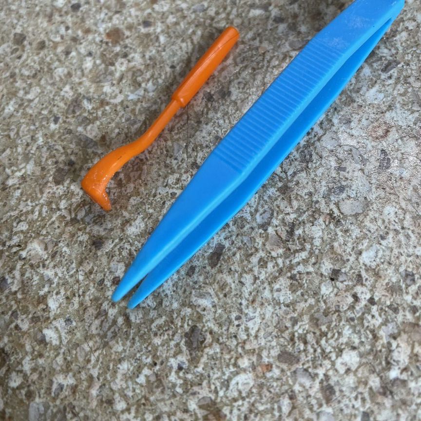 Щипчики и пинцет от клещей