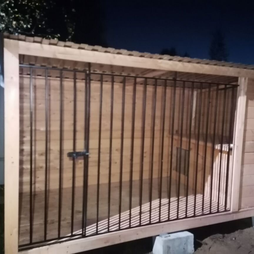 Вольер с утепленной будкой