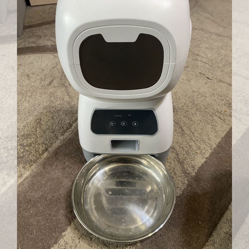 Автоматическая кормушка для кошек