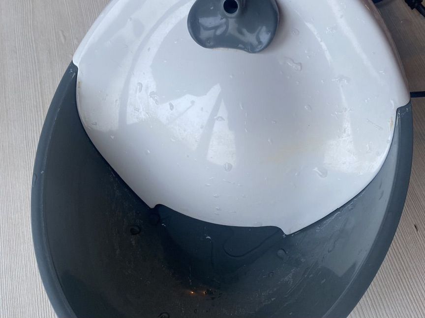 Фонтан поилка для кошек