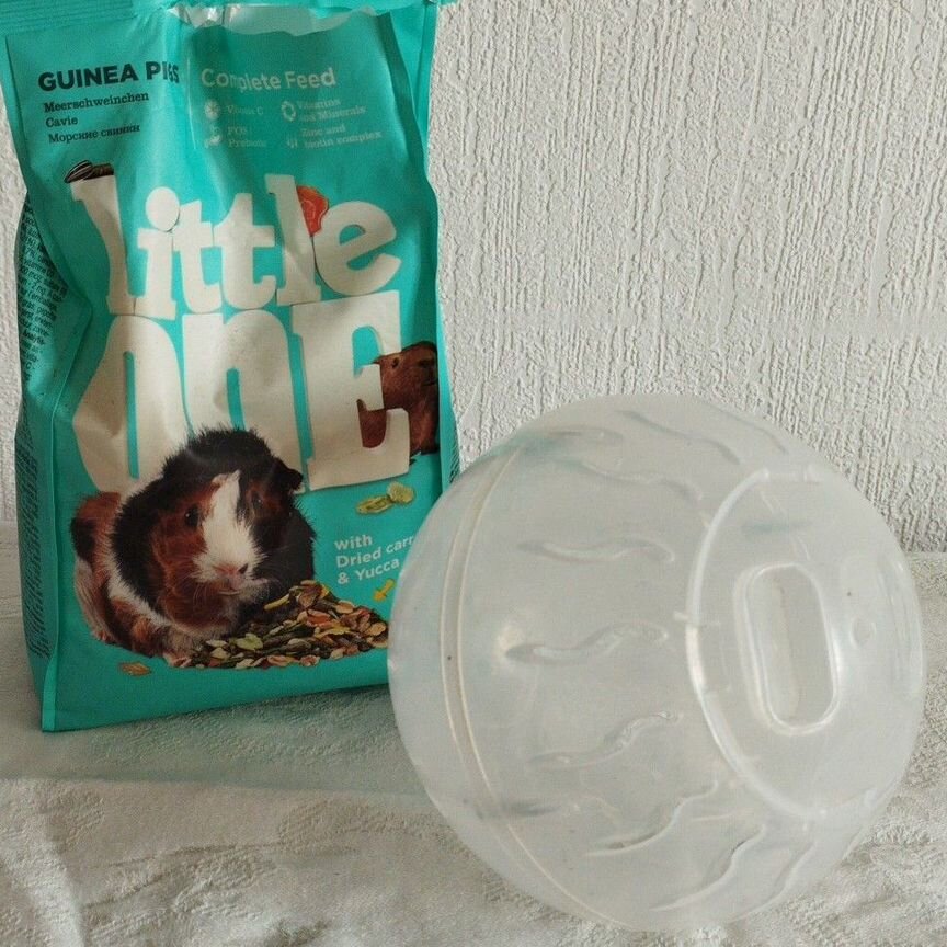 Корм для морской свинки и колесо для хомячка