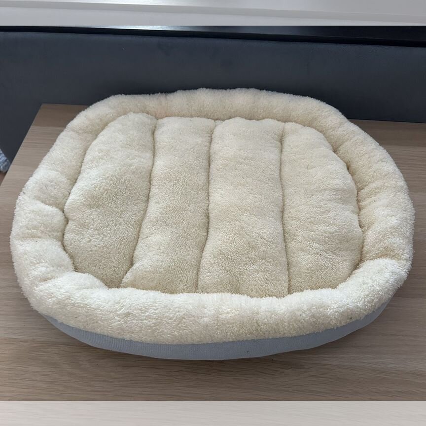 Лежанка для кошек новая