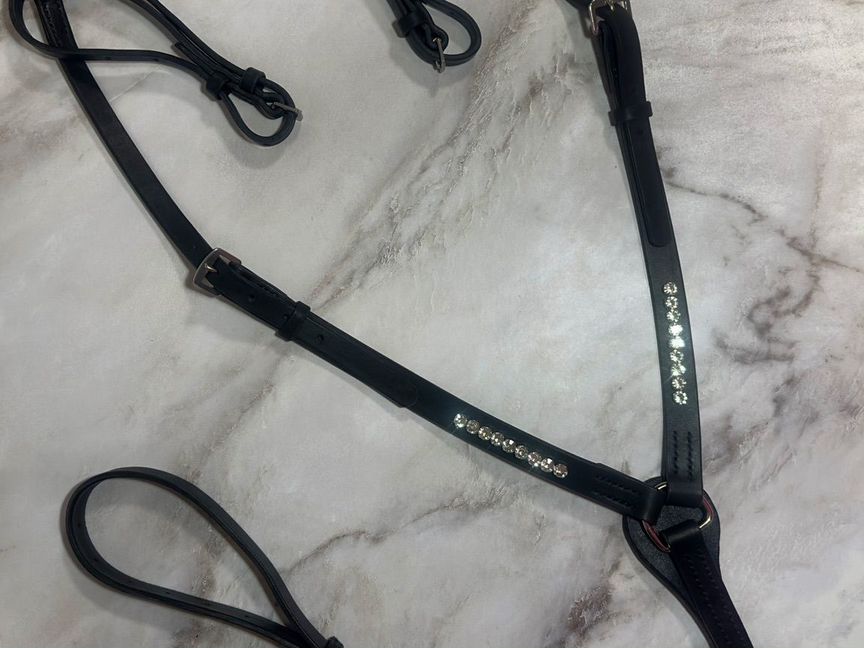 Подперсье для лошади