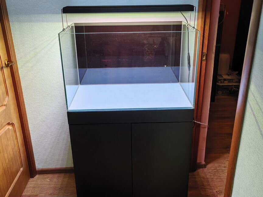 Аквариум с тумбой и освещением