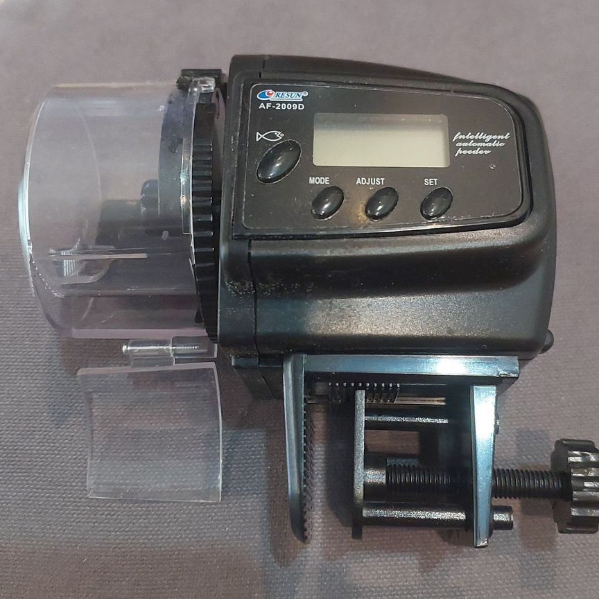 Автоматическая кормушка для рыб