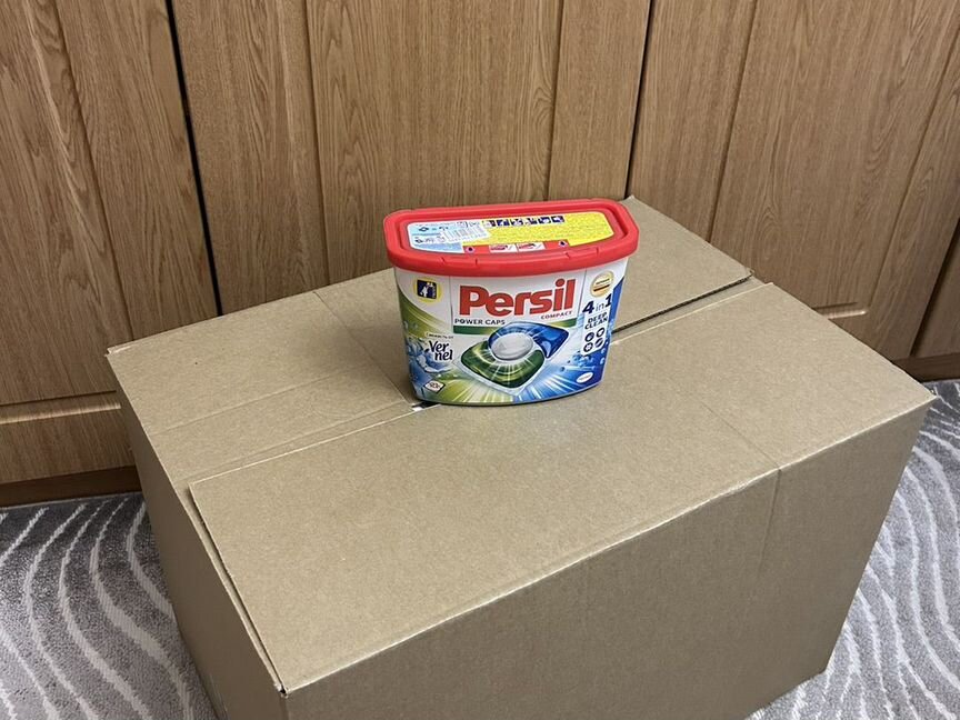 Коробка с кормом доя кошек