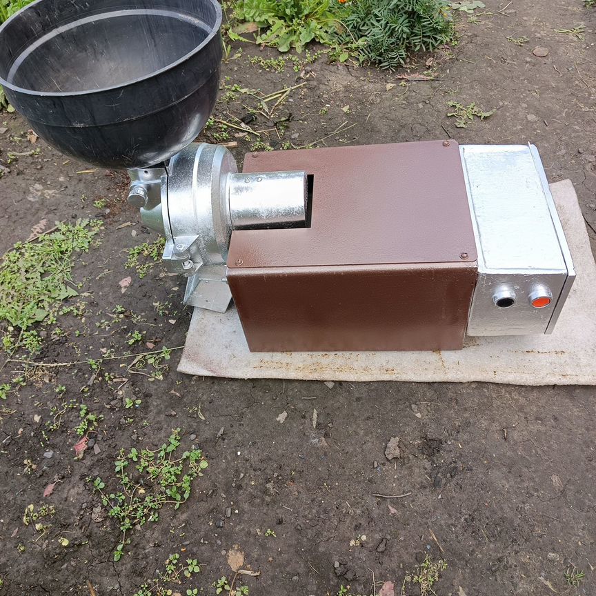 Продам зернодробилку