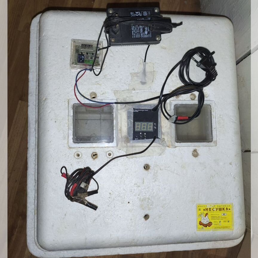 Инкубатор Несушка 63 яйца