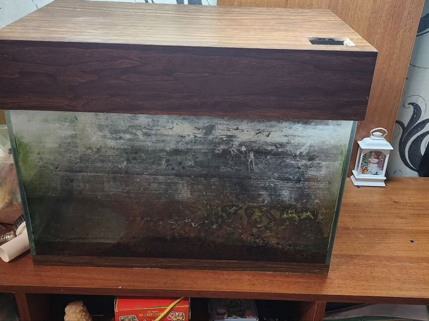 Аквариум с крышкой и грунтом