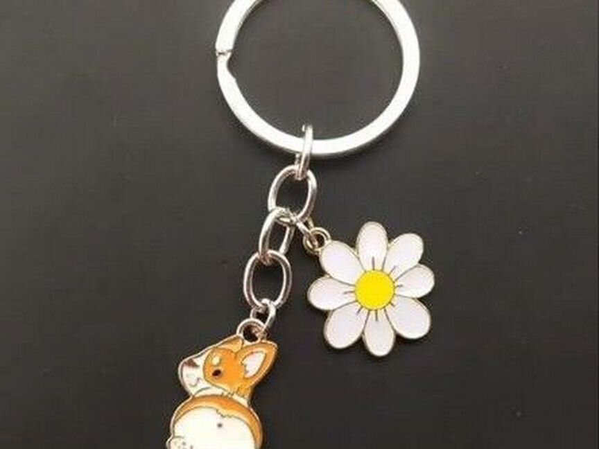 Корги значок и корги брелок