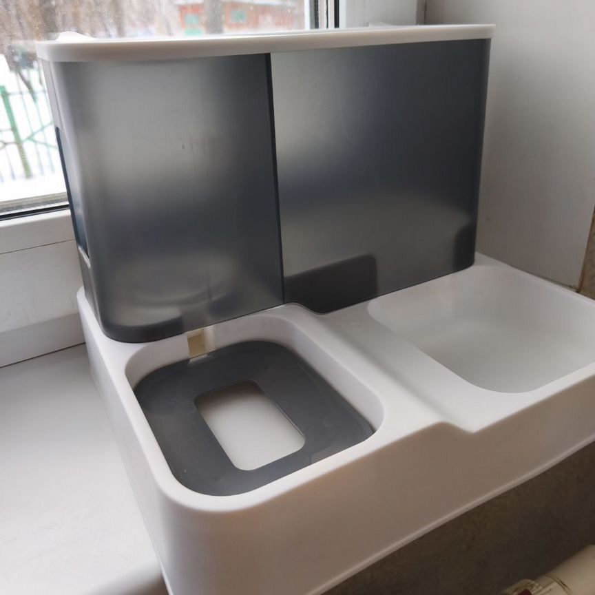 Автоматическая кормушка для кошек и собак