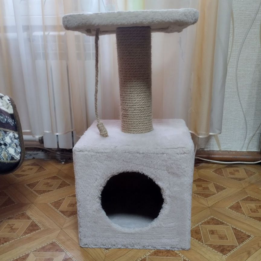 Домик для кошки с когтеточкой бу