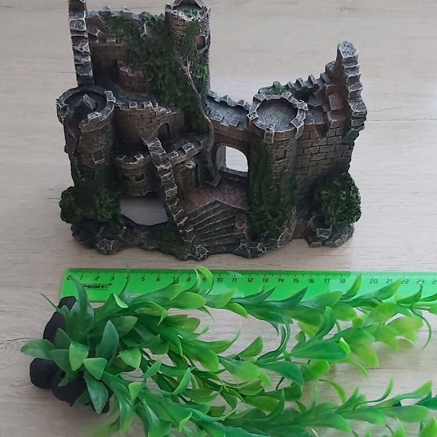 Замок и водоросли для аквариума