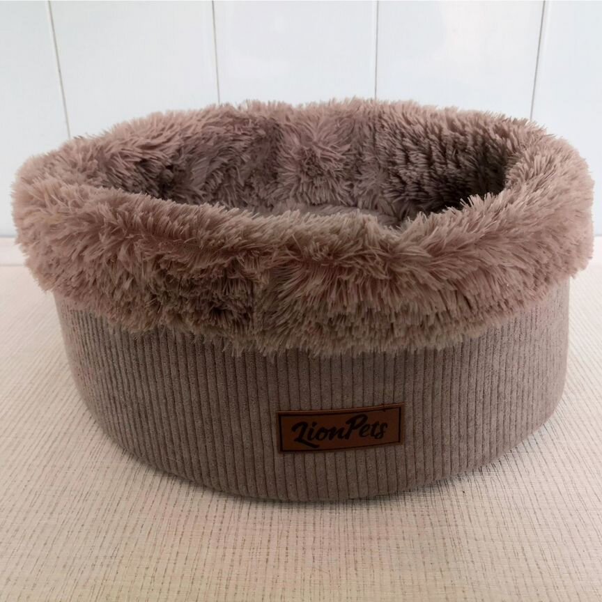 Лежанка для кошек и маленьких собачек